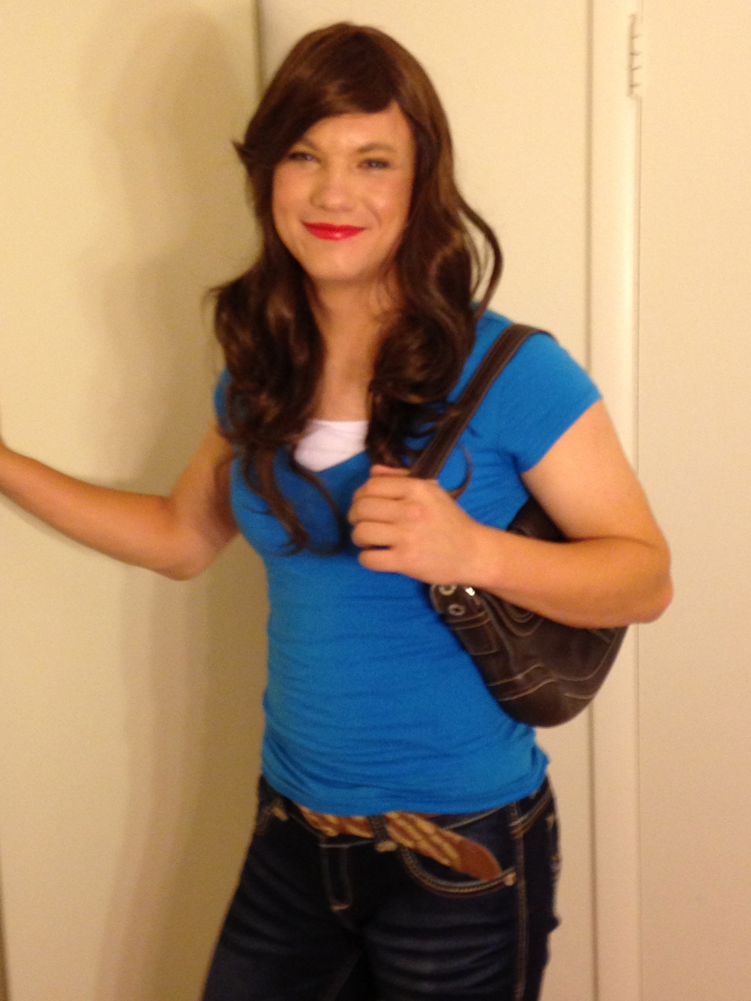 Allison struts her stuff! | Makeovers with Elizabeth Taylor